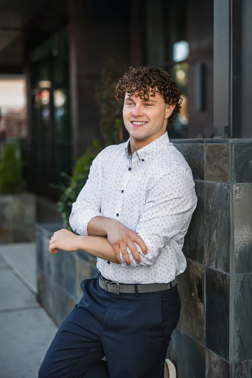 Senior Boy Photo Poses That Actually Help Him Relax (and Look Amazing ...