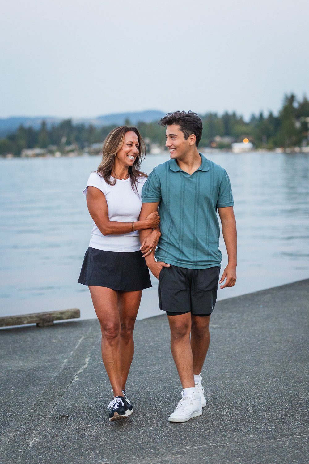 Senior Boy Photo Poses That Actually Help Him Relax (and Look Amazing ...