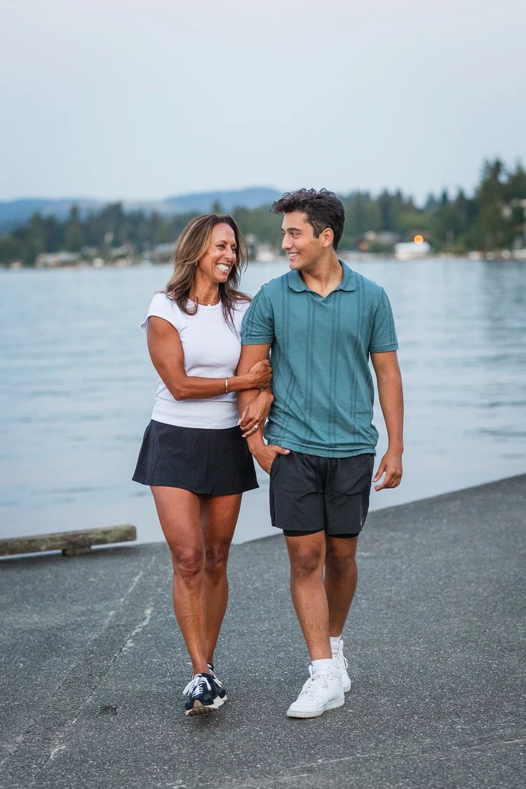 Senior Boy Photo Poses That Actually Help Him Relax (and Look Amazing ...