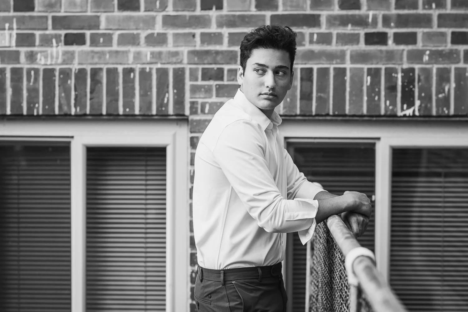 Senior Boy Photo Poses That Actually Help Him Relax (and Look Amazing ...