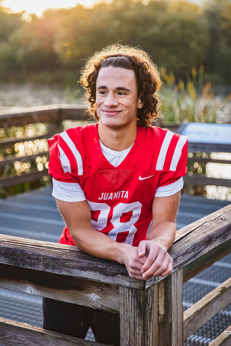 Senior Boy Photo Poses That Actually Help Him Relax (and Look Amazing ...