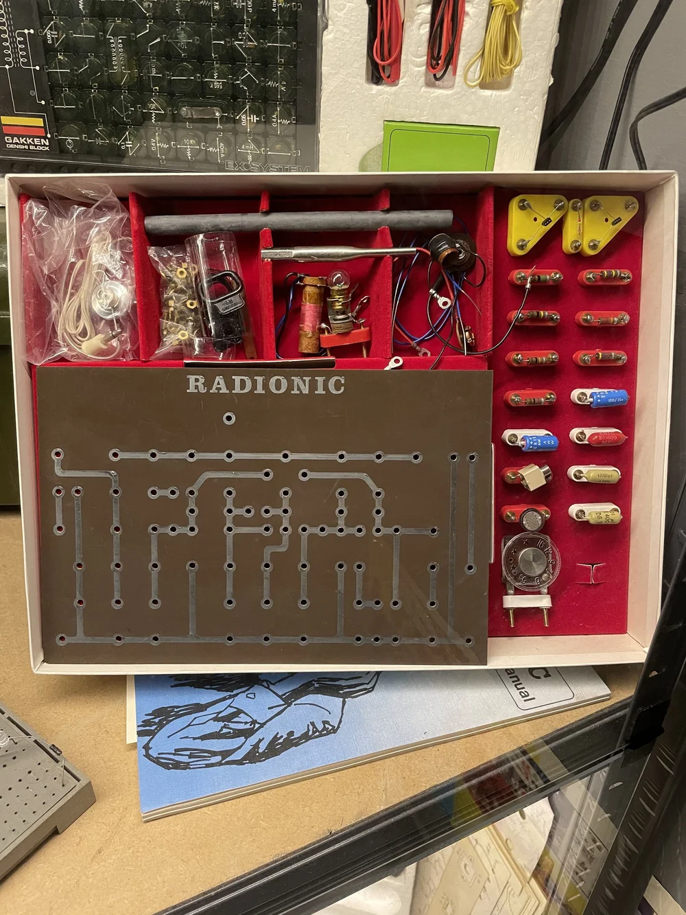Electronic Educator Kits — This Museum Is (Not) Obsolete