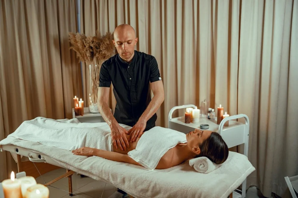 Male vs Female Massage Therapist: Which One is Right for You? — Spa Theory