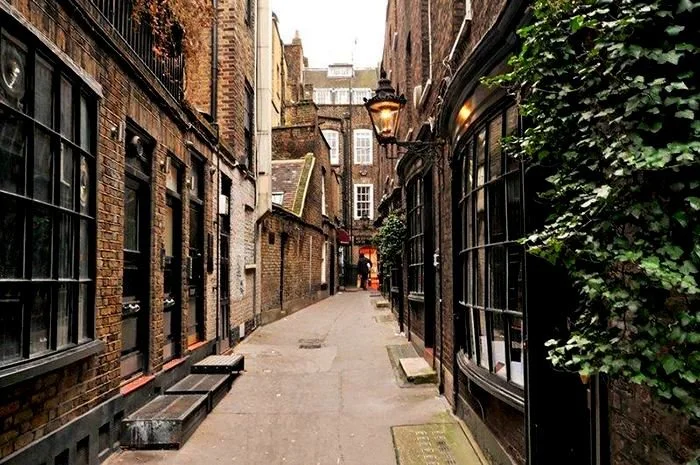The Perfect Budget Friendly 5-Day Self-Guided Tour of London, England ...