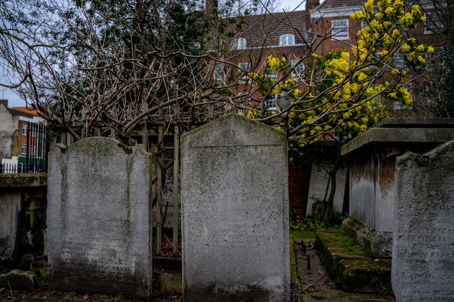 St. Nicholas’ Church in Deptford Skull and Crossbones — The Alternative ...