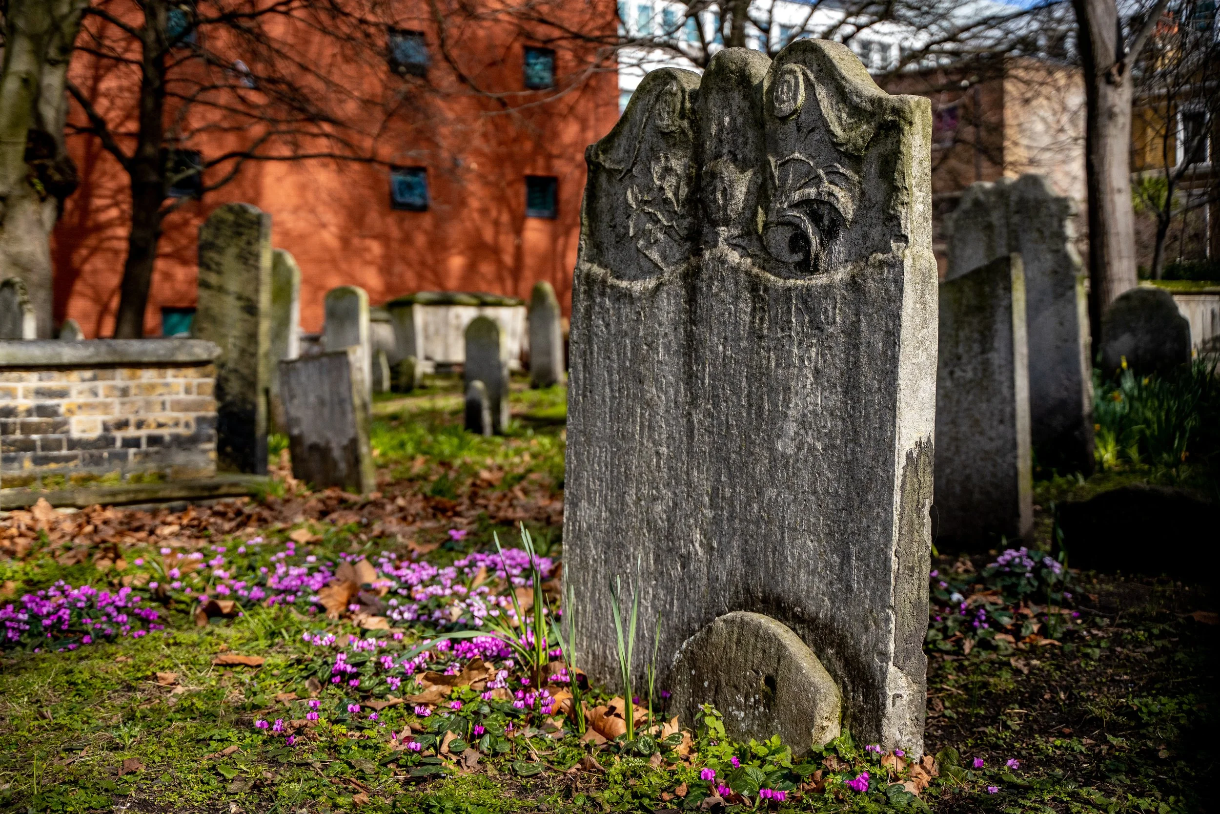 The Dark History of Bunhill Fields Burial Ground — The Alternative Guide