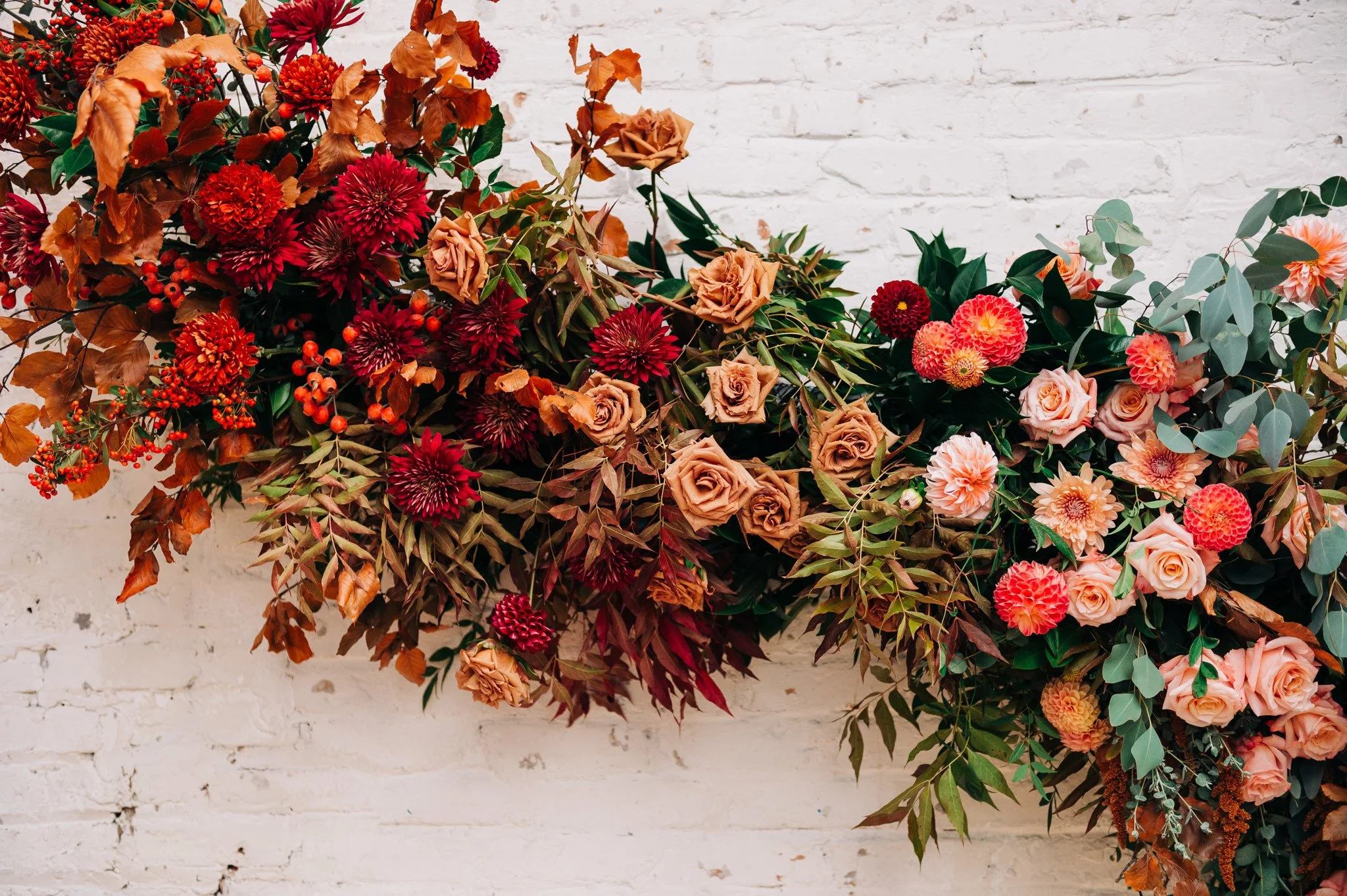 Four Unique Floral Ceremony Backdrops That'll Make You Swoon — Romee ...
