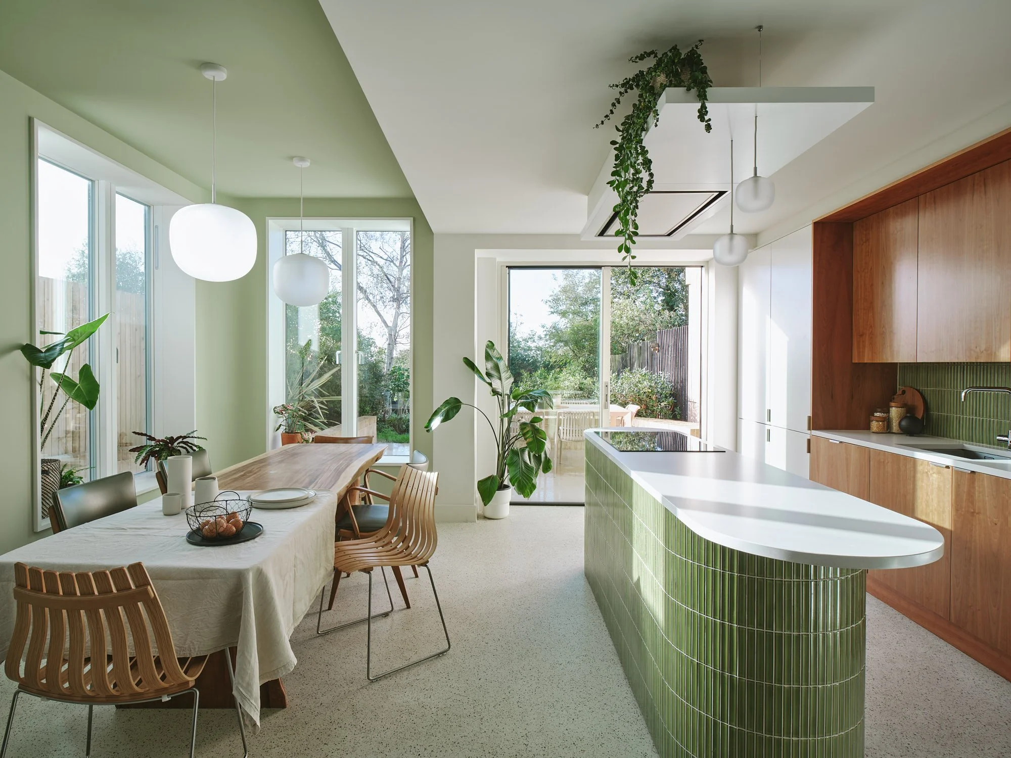 Dont Move Improve! Long Listed Curve House — 4 S Architecture
