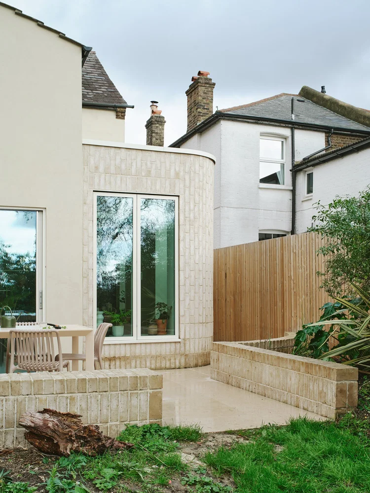 Dont Move Improve! Long Listed Curve House — 4 S Architecture