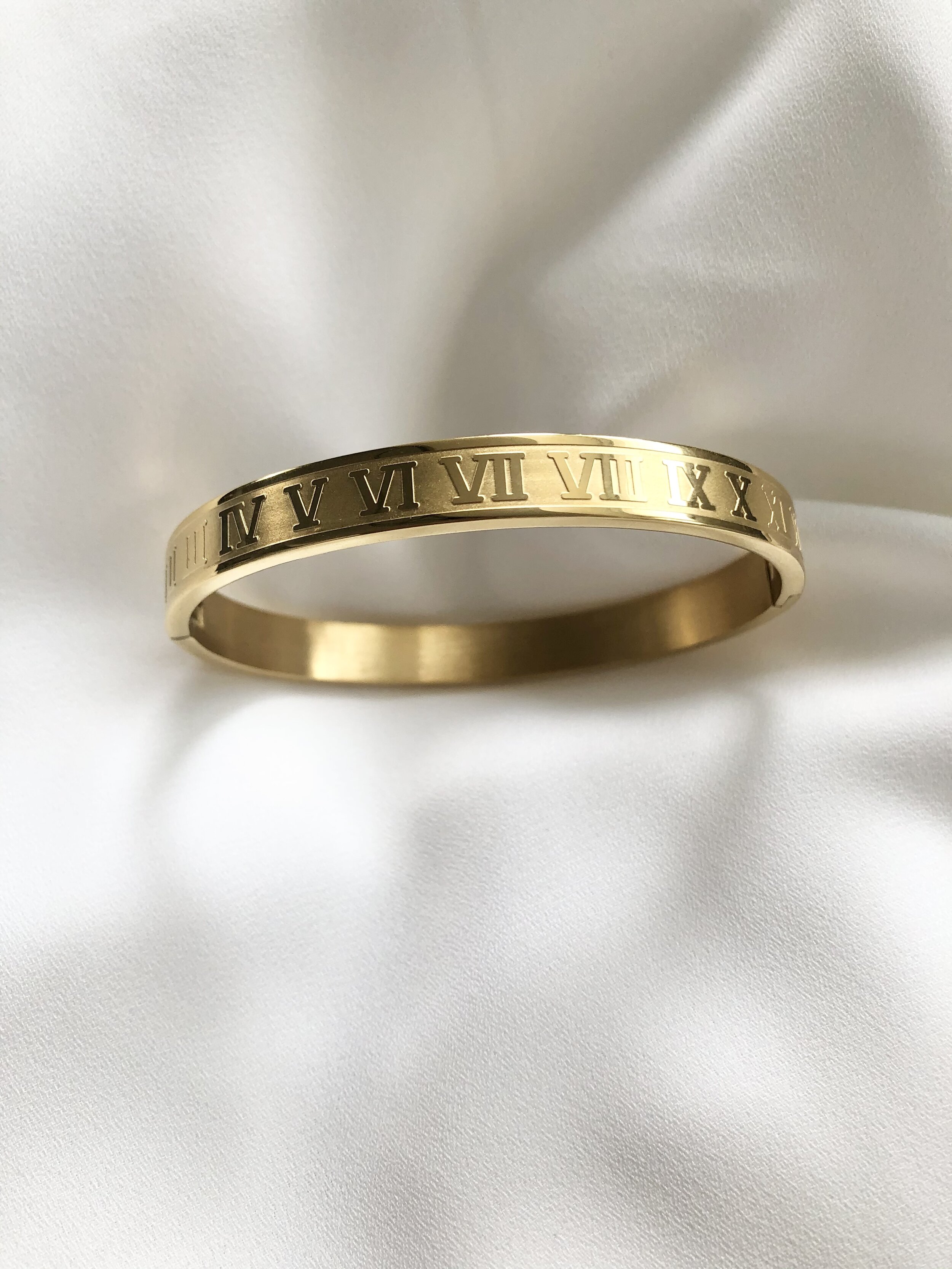 Roman Bangle — SOL E MAR