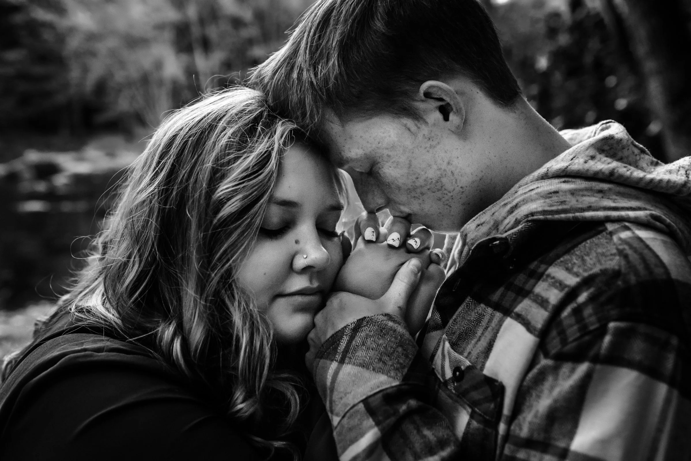 Capturing the Magic of Love in Fall: A Stunning Woodsy Engagement ...