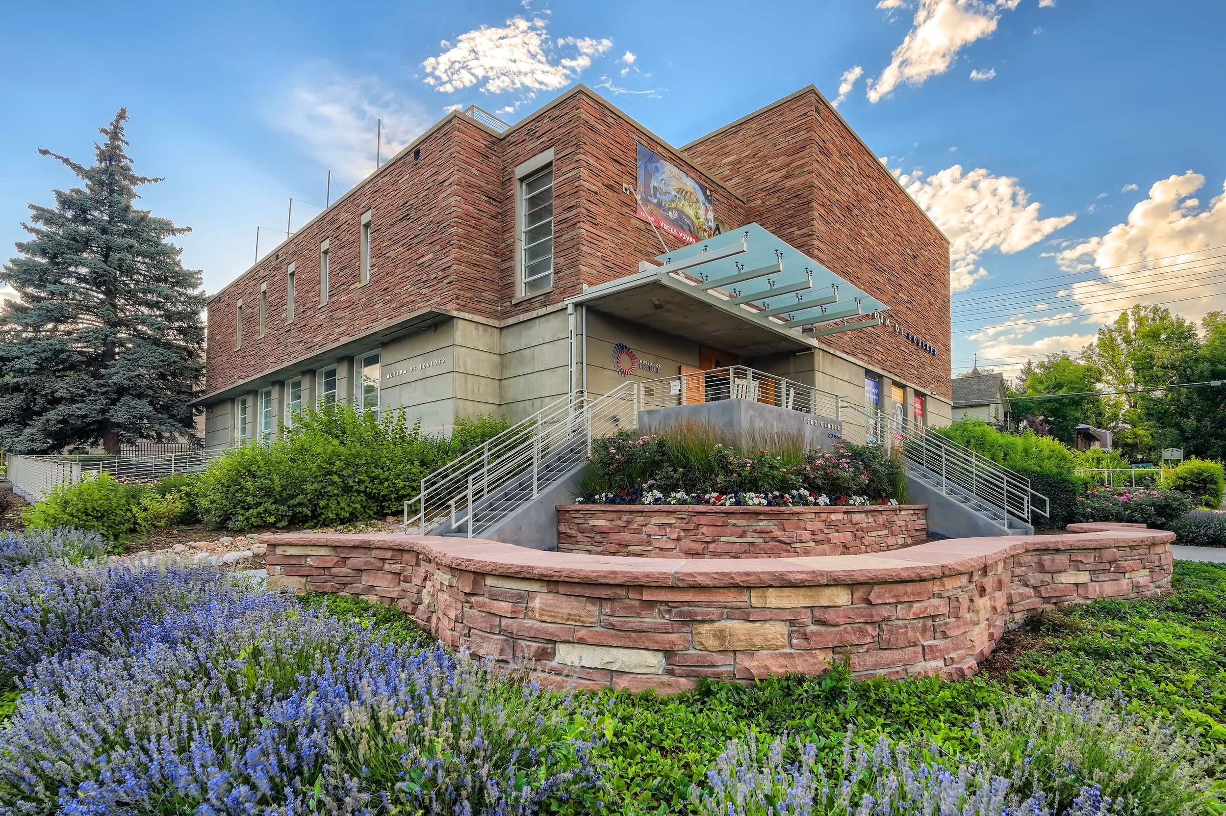 2022 Colorado Bus, Walking Tours | Treasure Box Tours