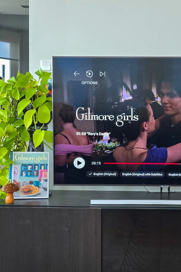 Gilmore girls: Season 1 Episode 9 References Explained