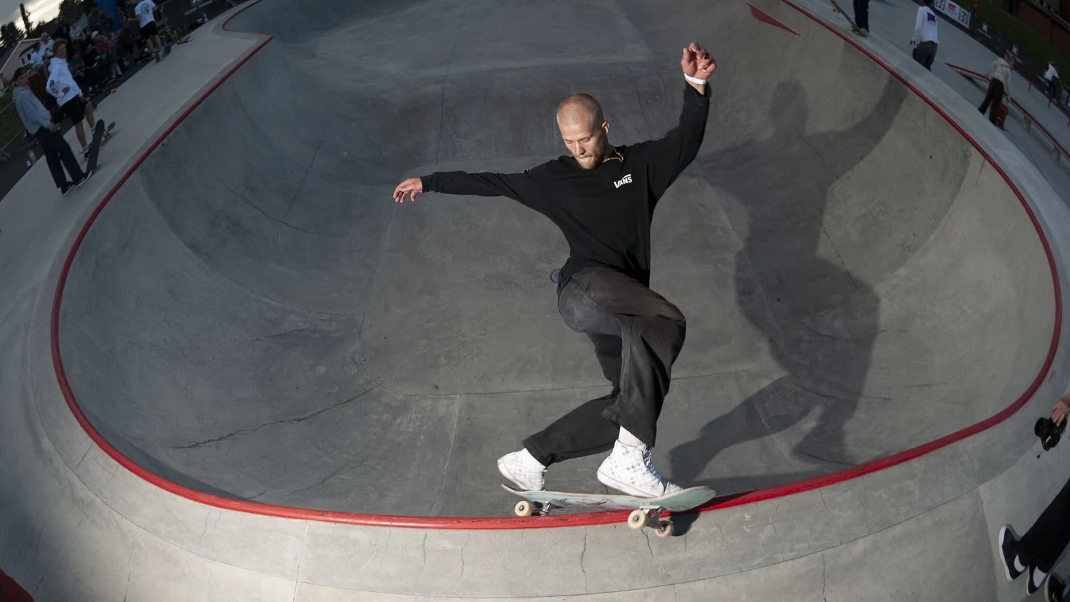 Betongpark designer og bygger skate - og aktivitetsparker