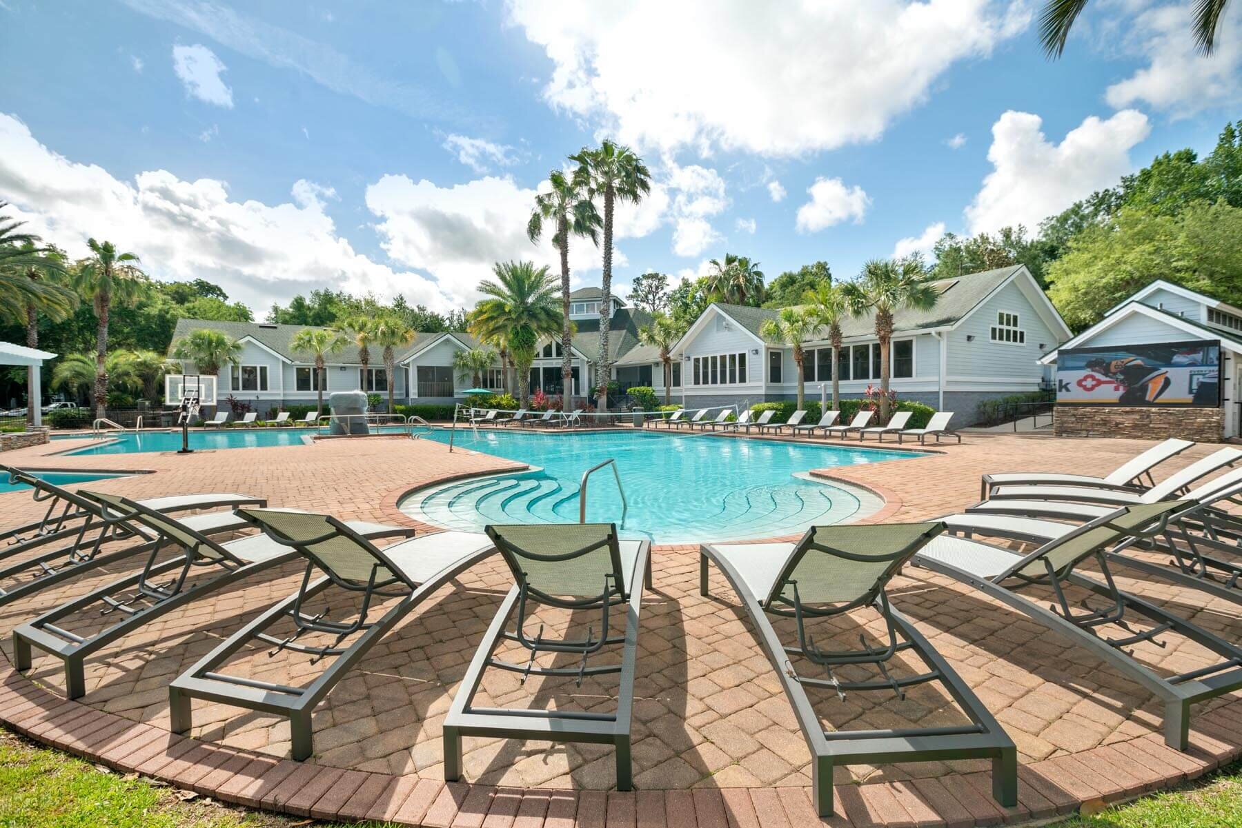 Gallery | Off-Campus Apartments — Hideaway Gainesville