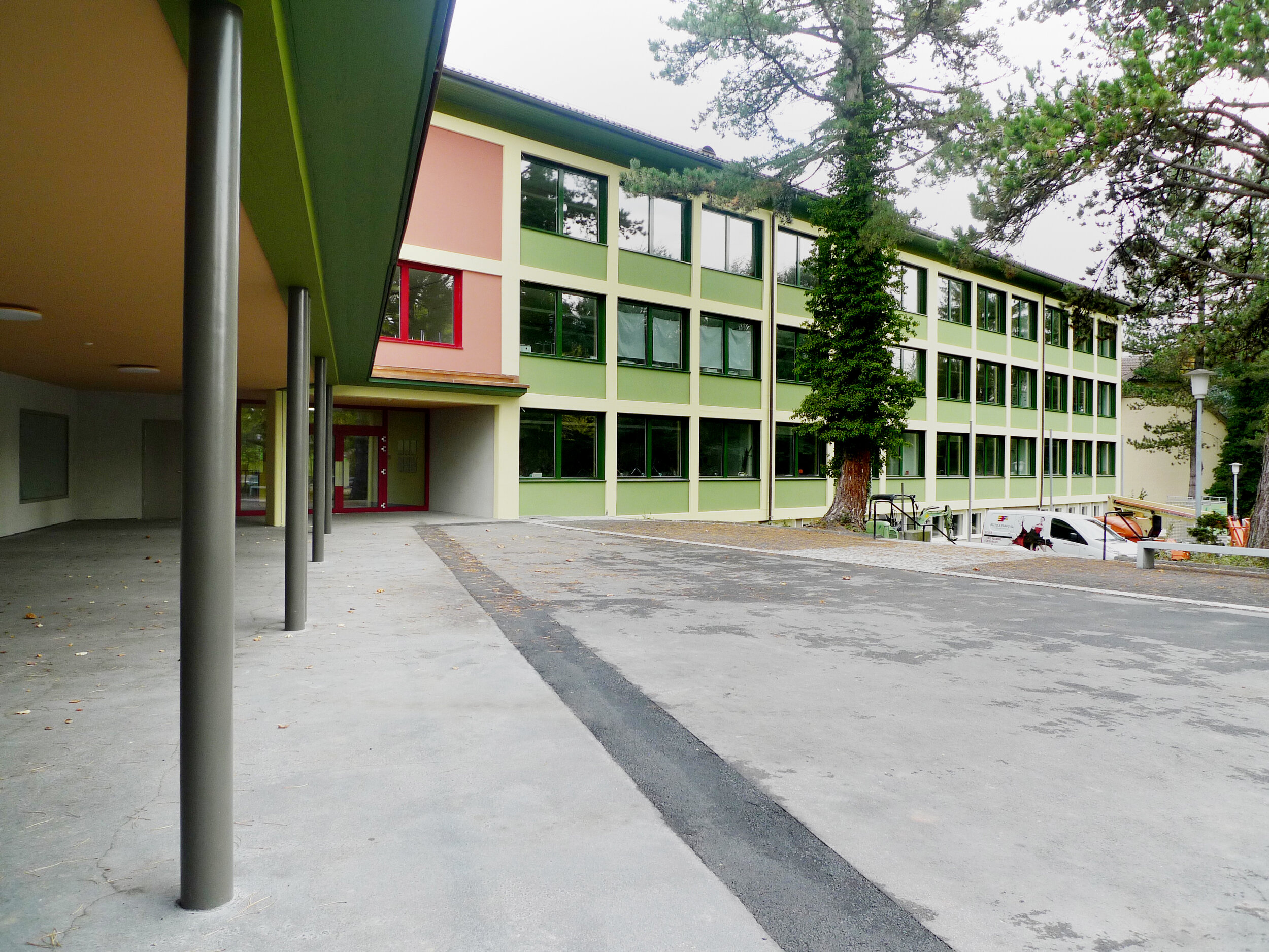 Schulhaus Kirchbühl 2 Kriens LU — Joerg Niederberger