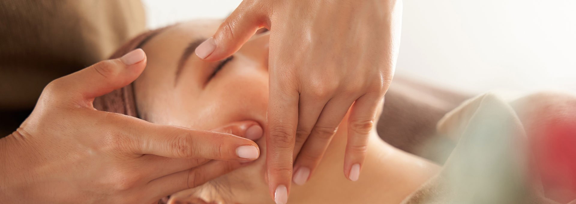 Ziggie Bergman Facial Reflexology + Gua Sha Training — Zone Face Lift