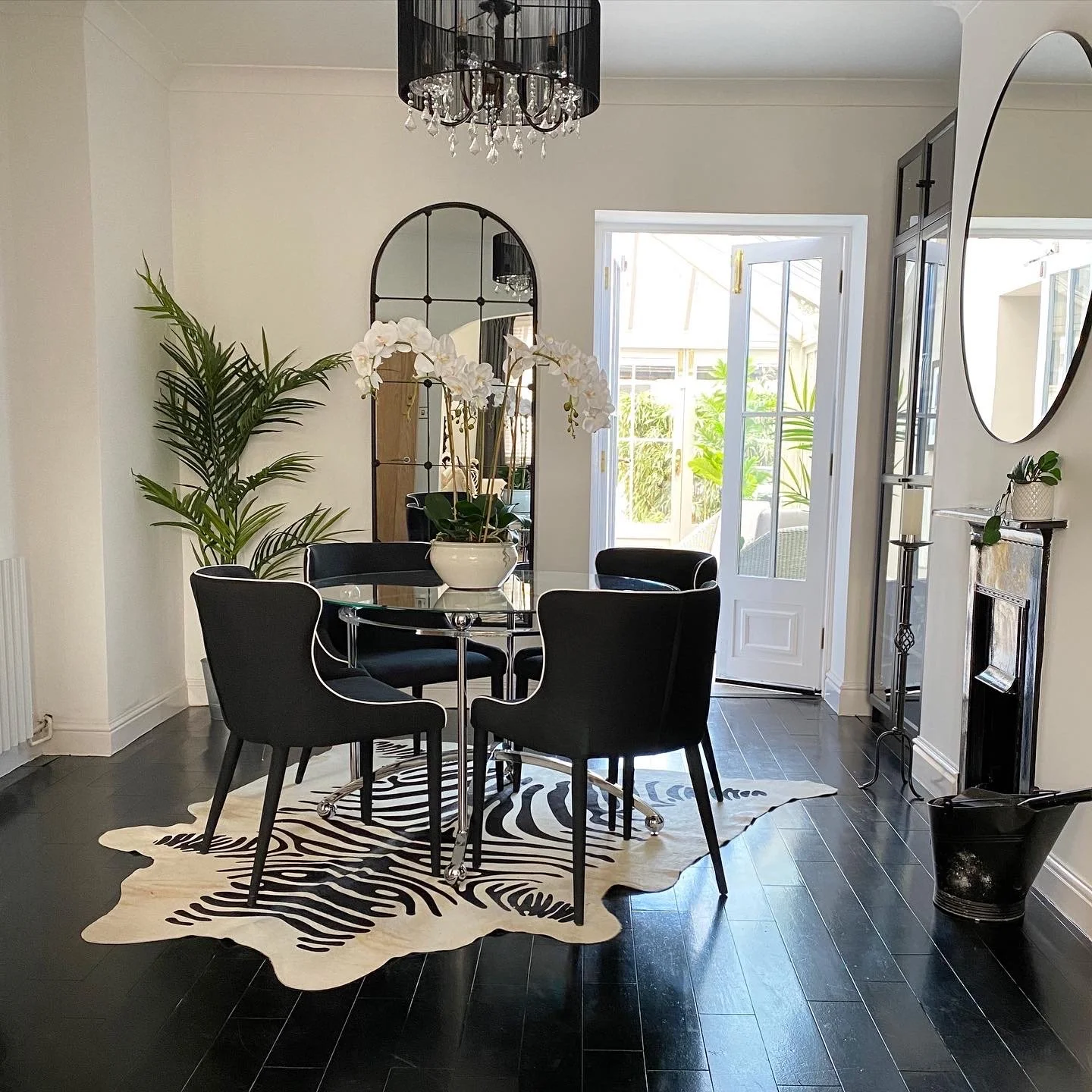 Set of 2 Round Nesting Tables — CCco.