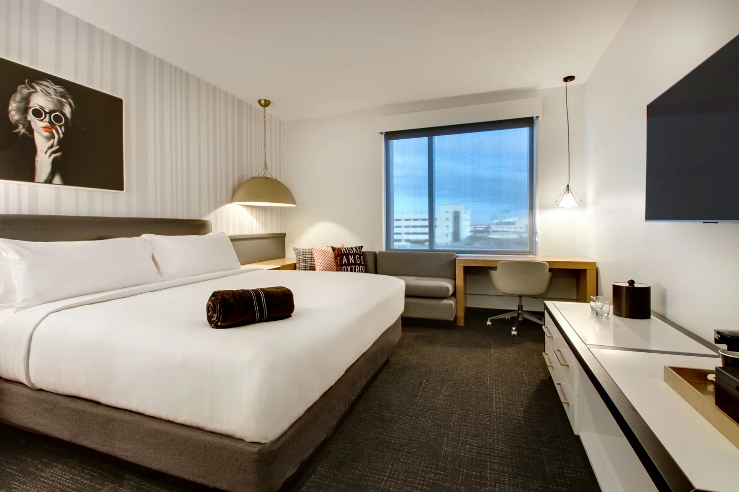 Guest Rooms — The Rose Hotel Chicago O'Hare