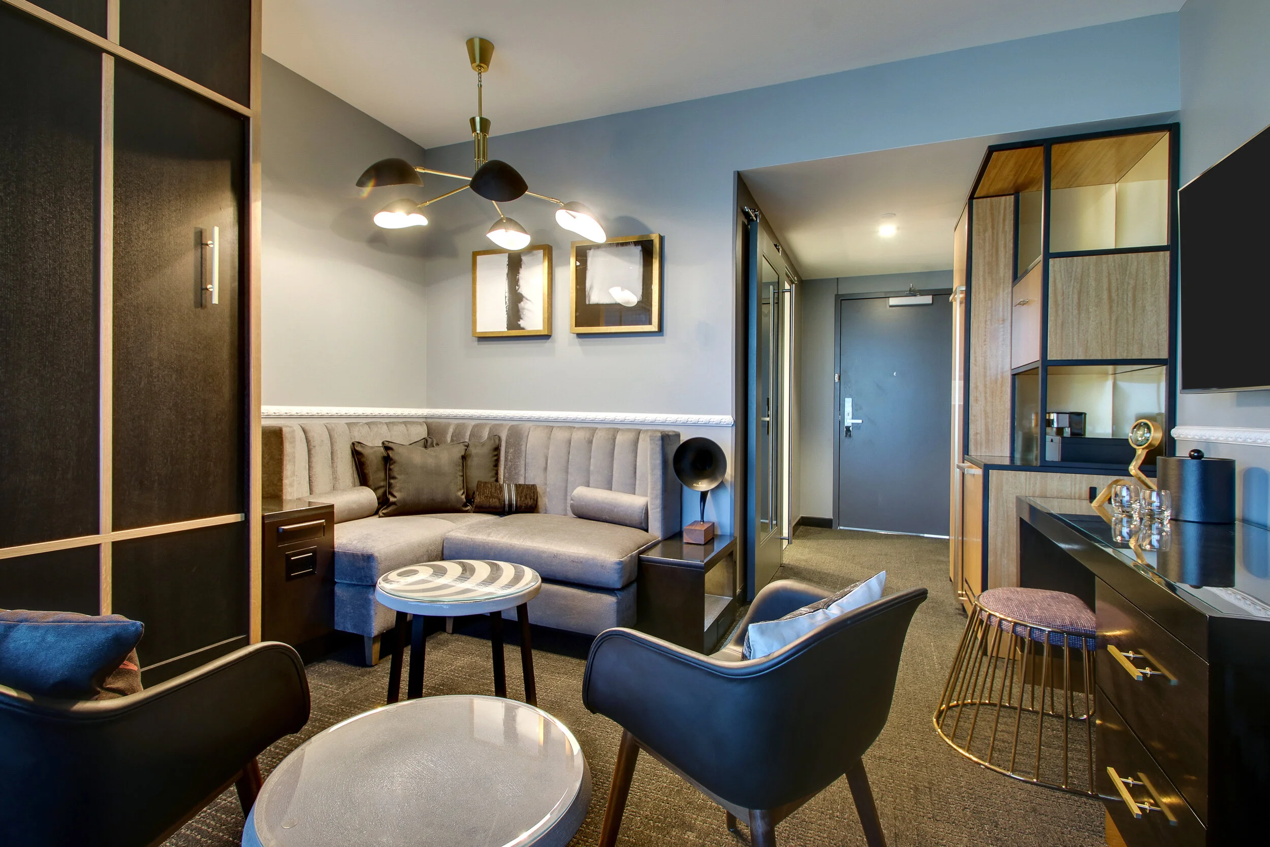 Guest Rooms — The Rose Hotel Chicago O'Hare