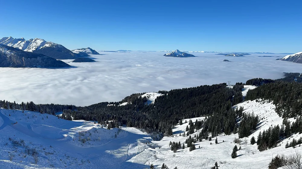 Les Carroz Ski Resort Guide | Grand Massif — Simon Jack Burgess