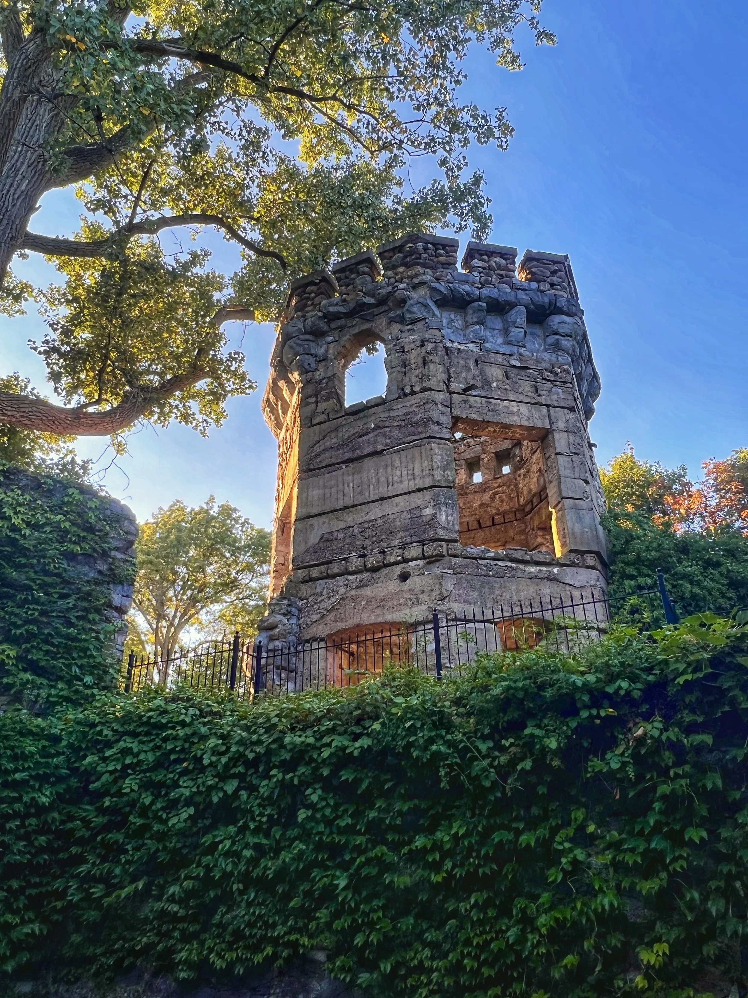 Ruins of the abandoned Bancroft's Castle sit atop Gibbet Hill summit in ...
