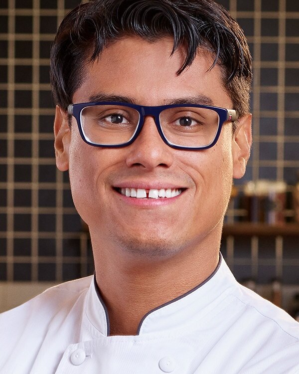 Could This Be the Year a Latino Wins Top Chef ? — Mira/Look