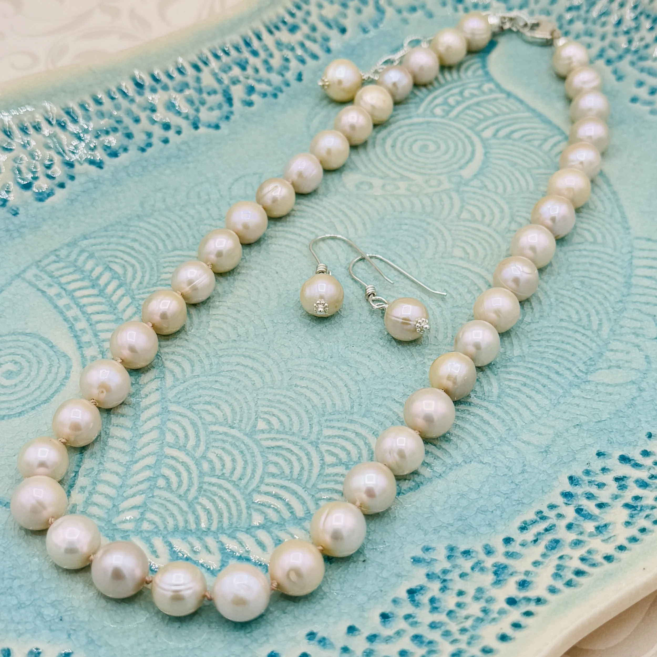 JANECKA 18" Length Soft Peach Pearl Necklace Set — J A N E C K A