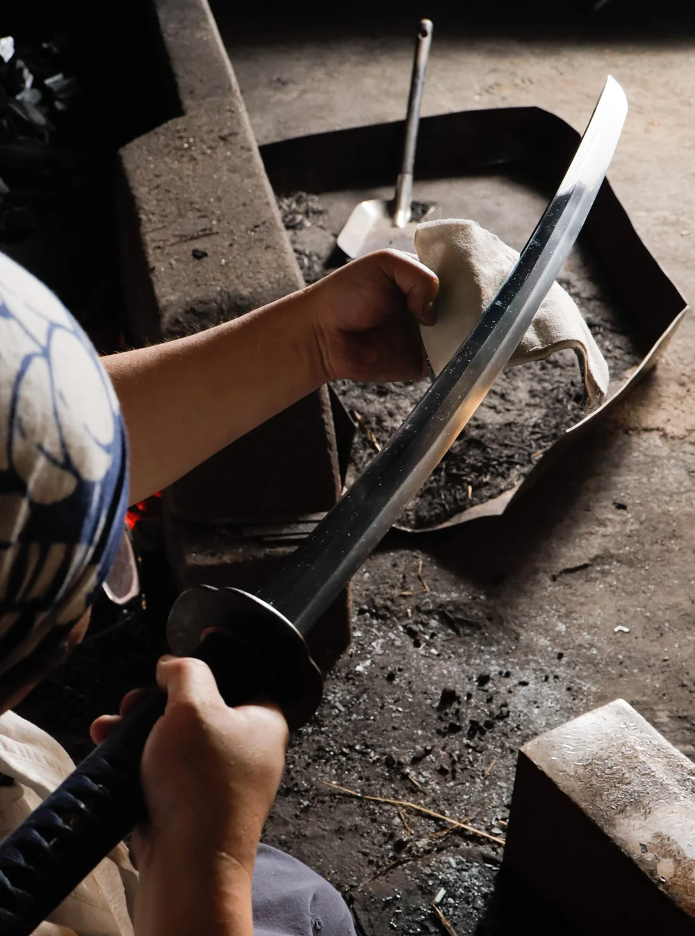 Creating Swords where the Spirit Resides — KYOTO VISITOR'S GUIDE ...