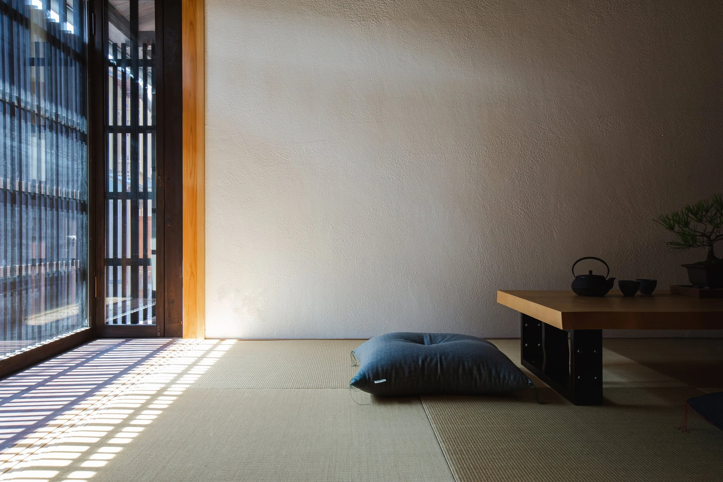 Lifestyle of Floor Living — KYOTO VISITOR'S GUIDE - Since 1987