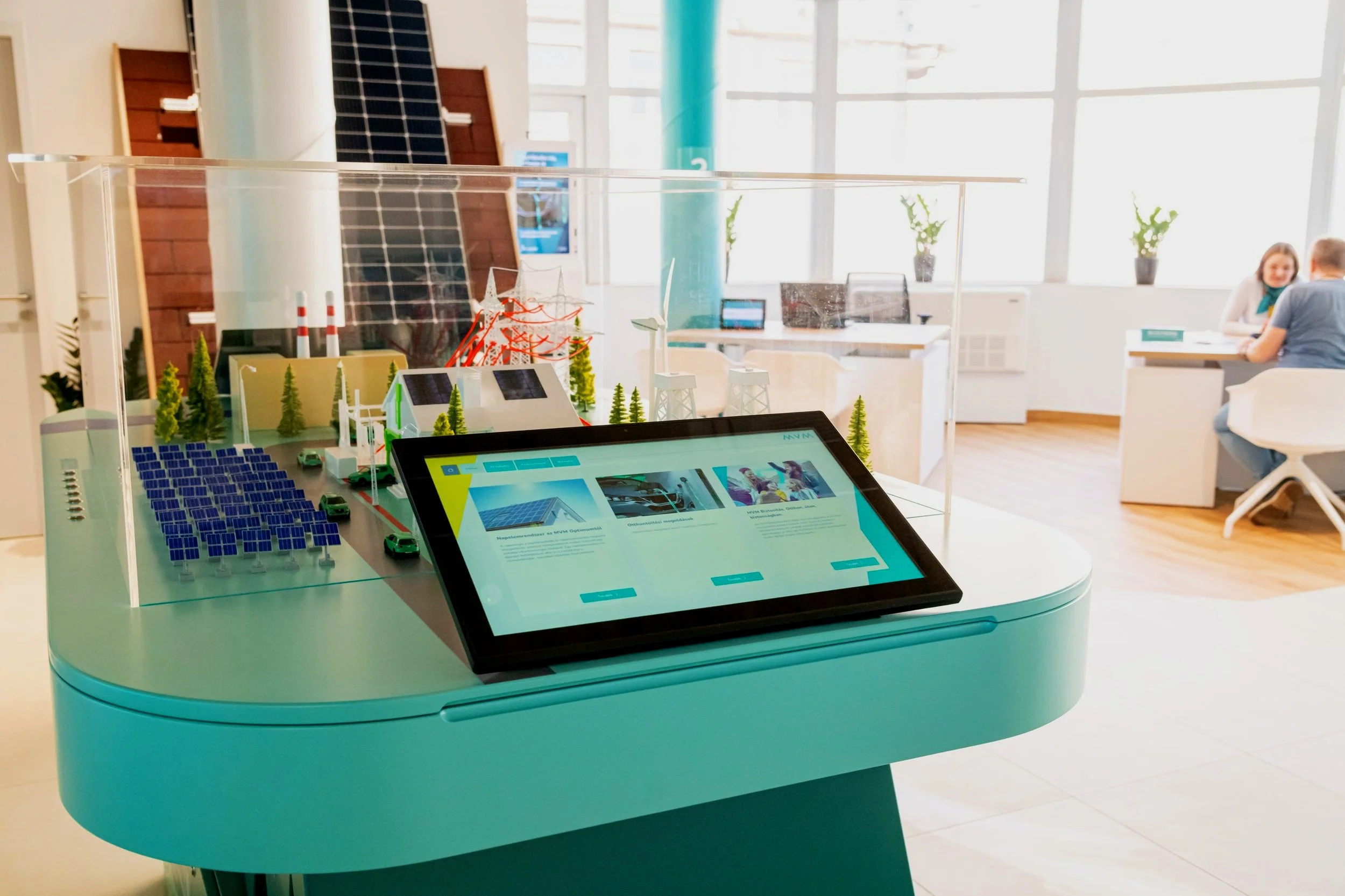 Megnyitotta első Otthon Pontját az MVM Next, MULTIMEX digitális megoldásokkal — MULTIMEX