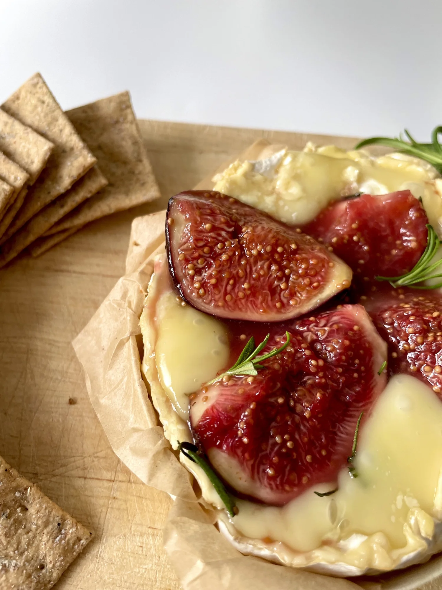 Baked Camembert with Honey Glazed — Pinch of Mania