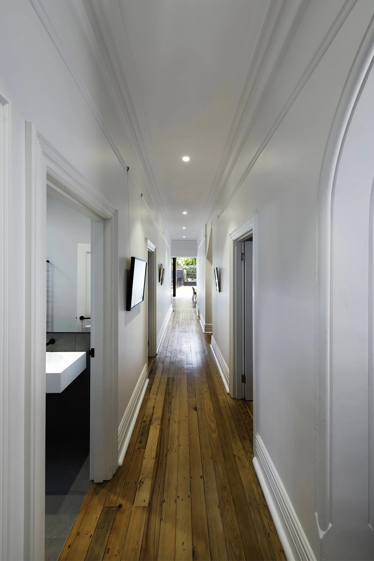 EXTRUDED HOUSE — MCK Architects