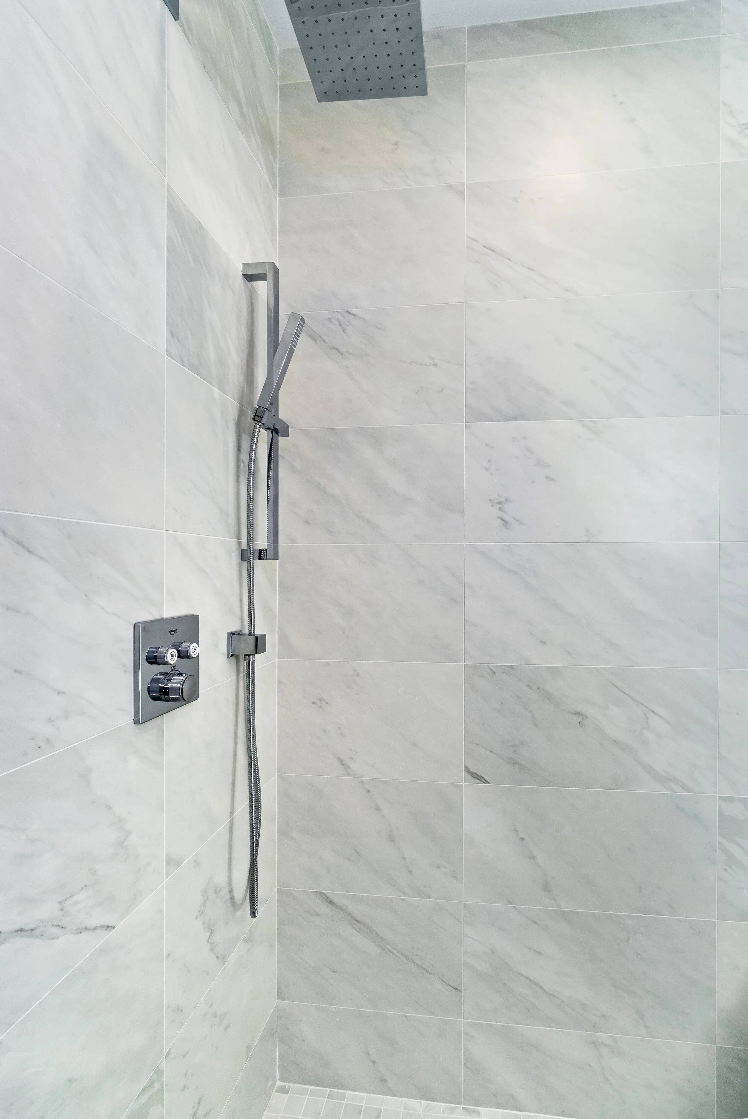 PRINDIVILLE TOWNHOMES — SPACE