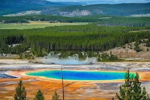 Yellowstone Hot Springs - Complete Guide