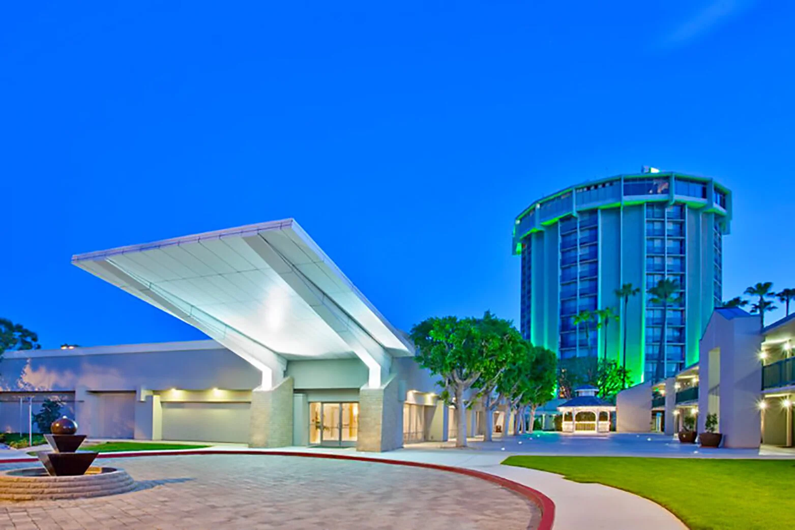 Holiday Inn an IHG Hotel - Long Beach-Airport — PUB Construction, Inc