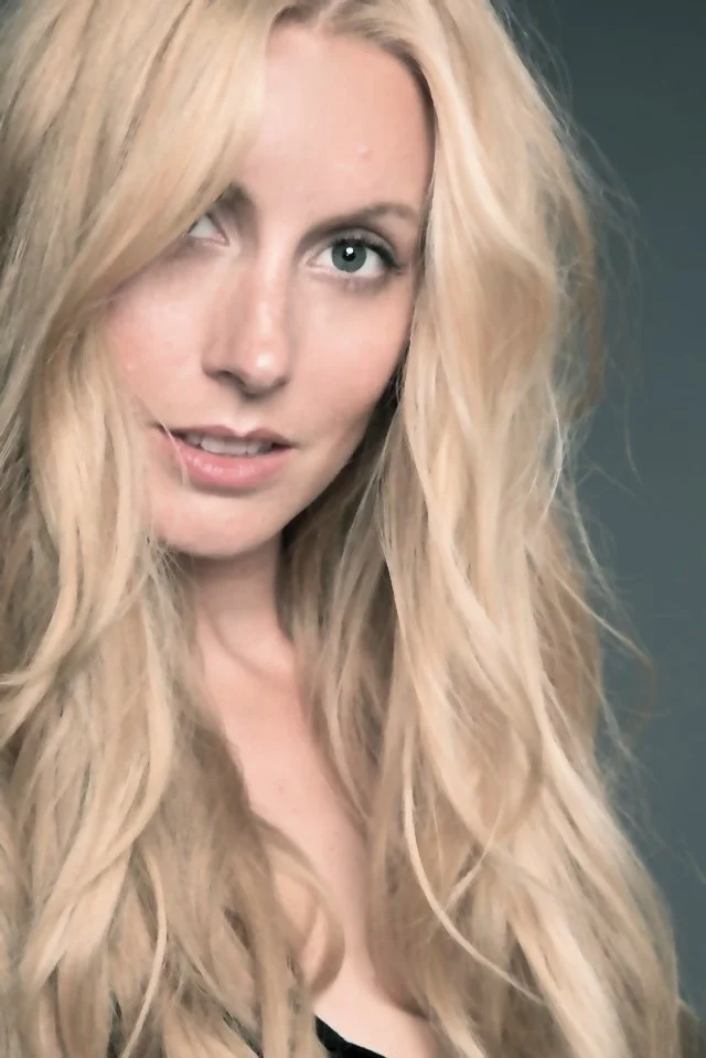 about — Elizabeth Narciso