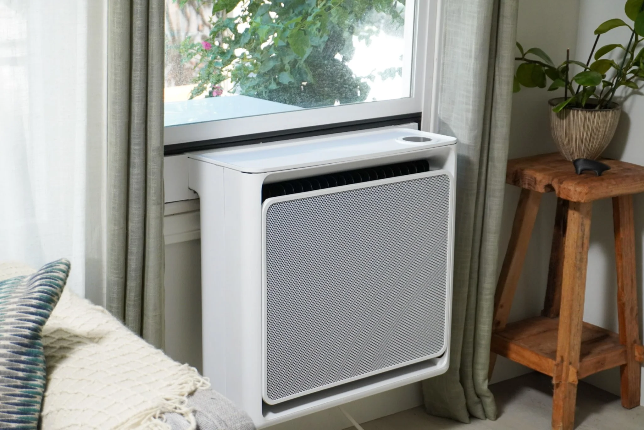 Gradient All-Weather 120V™ Window Heat Pump — ARTURO SULLIVAN