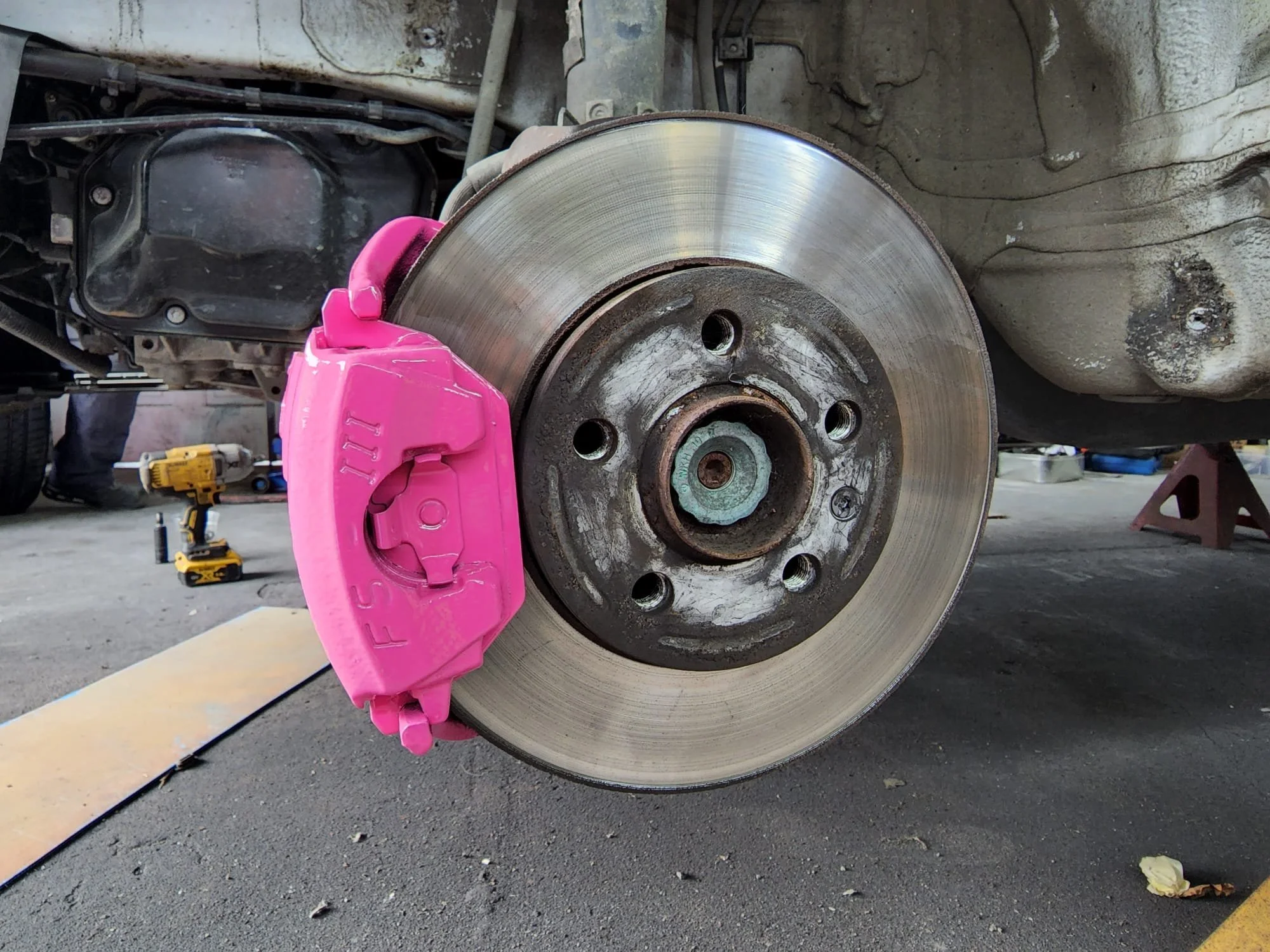Brake Calipers Painting — Royal Car Suit