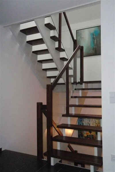 Halvsvingstrappe på mål | Unikke løsninger | Se mere her — Trappefabrikken