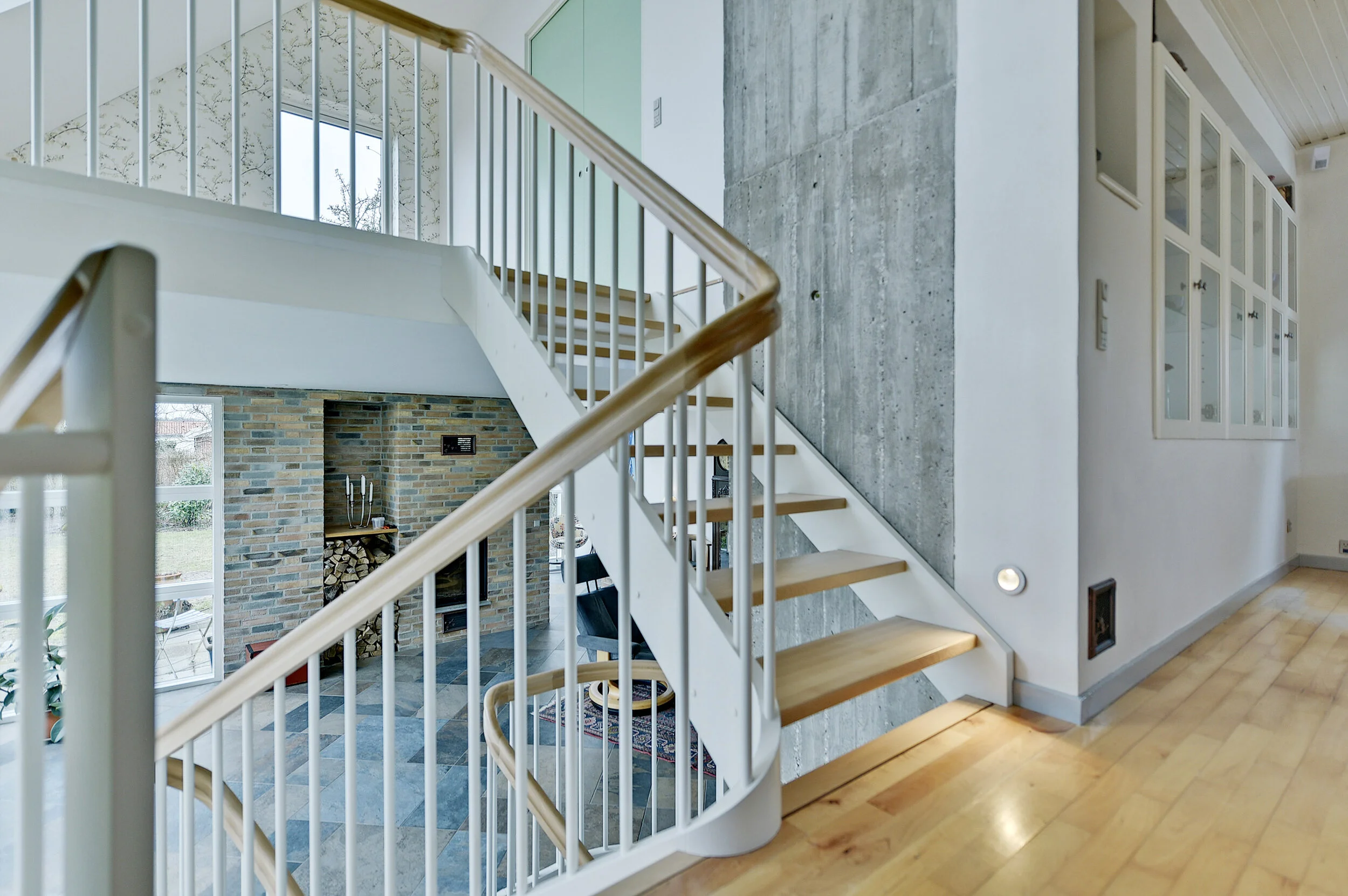 Halvsvingstrappe på mål | Unikke løsninger | Se mere her — Trappefabrikken