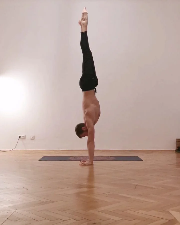 Ulrik Ask Fossum | Handstand Coach