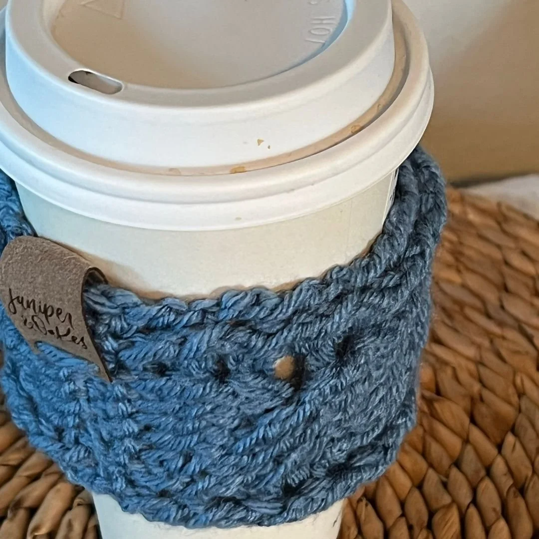 Cabled Coffee Sleeve - Free Crochet Mug Cozy Pattern — Juniper & Oakes