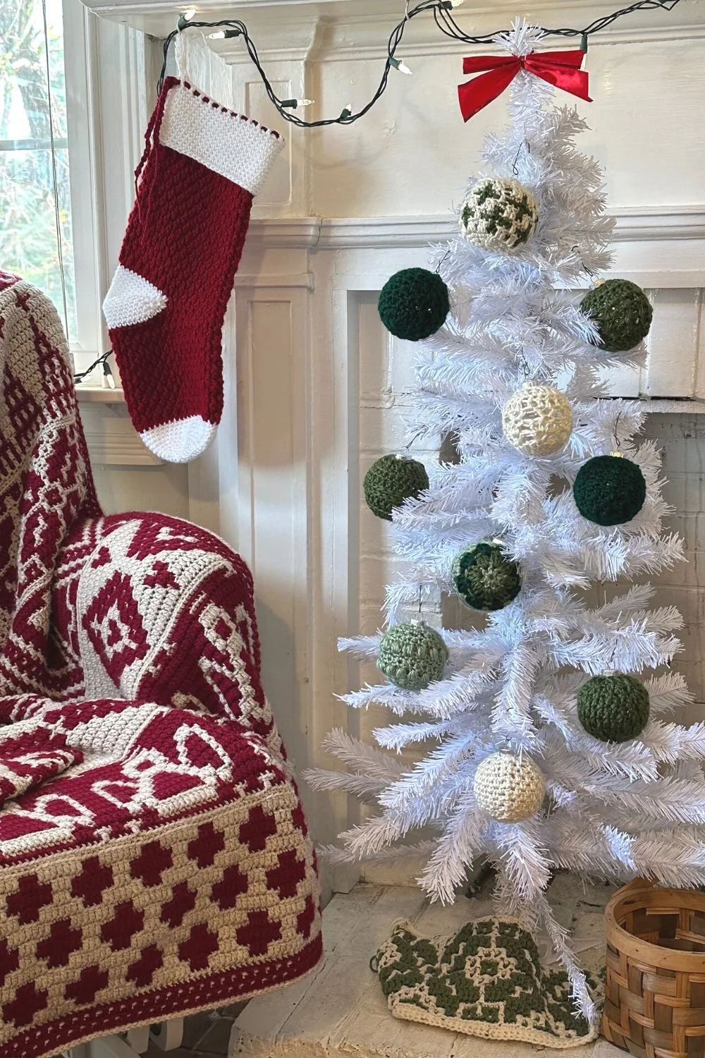 10 Free Christmas Ornament Bauble Crochet Patterns - A Very Bauble ...
