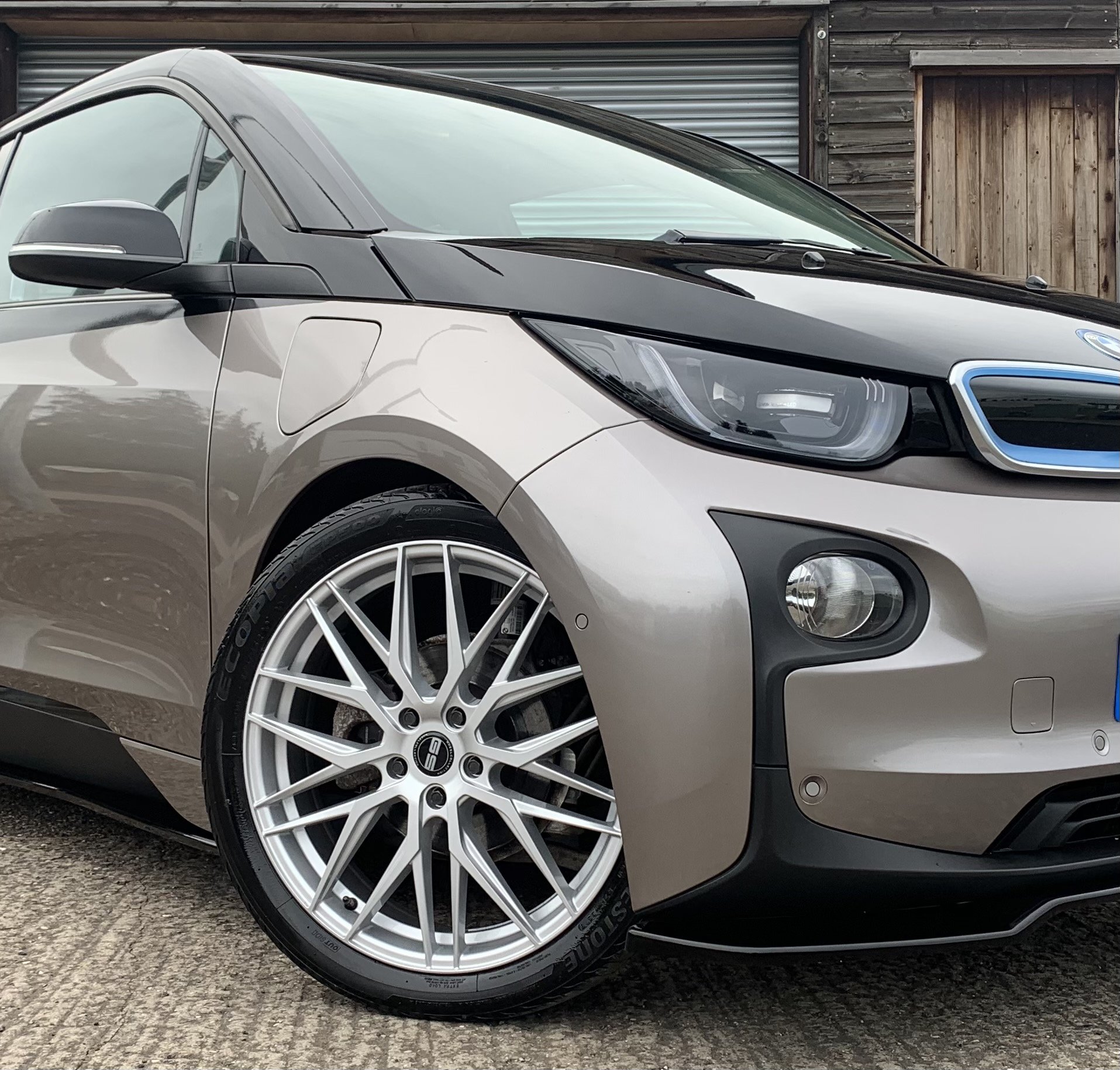 Maxton Design Front Splitter V2 - BMW i3 — EVQUIP