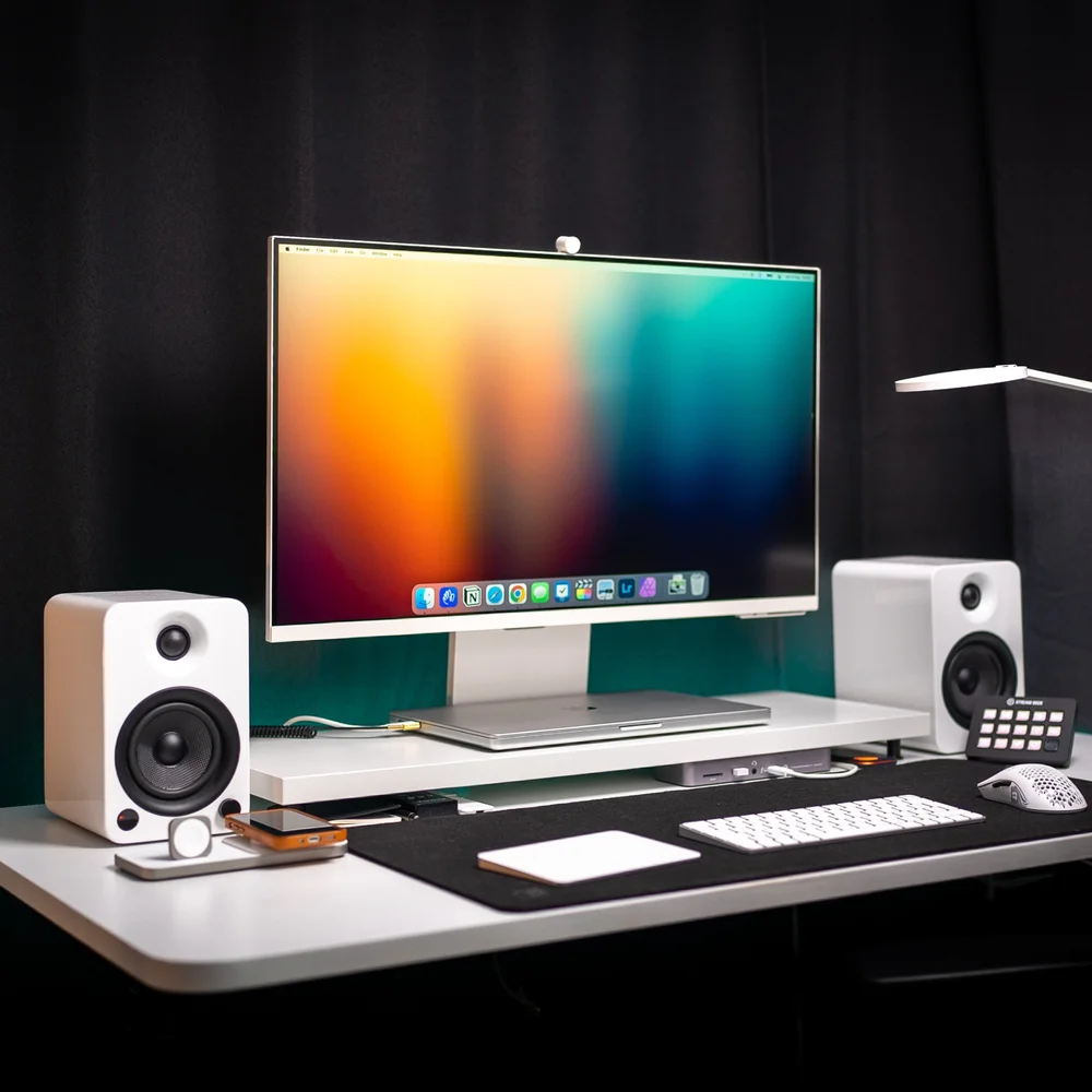 Infinite Loop 8K Wallpaper Pack — This is E