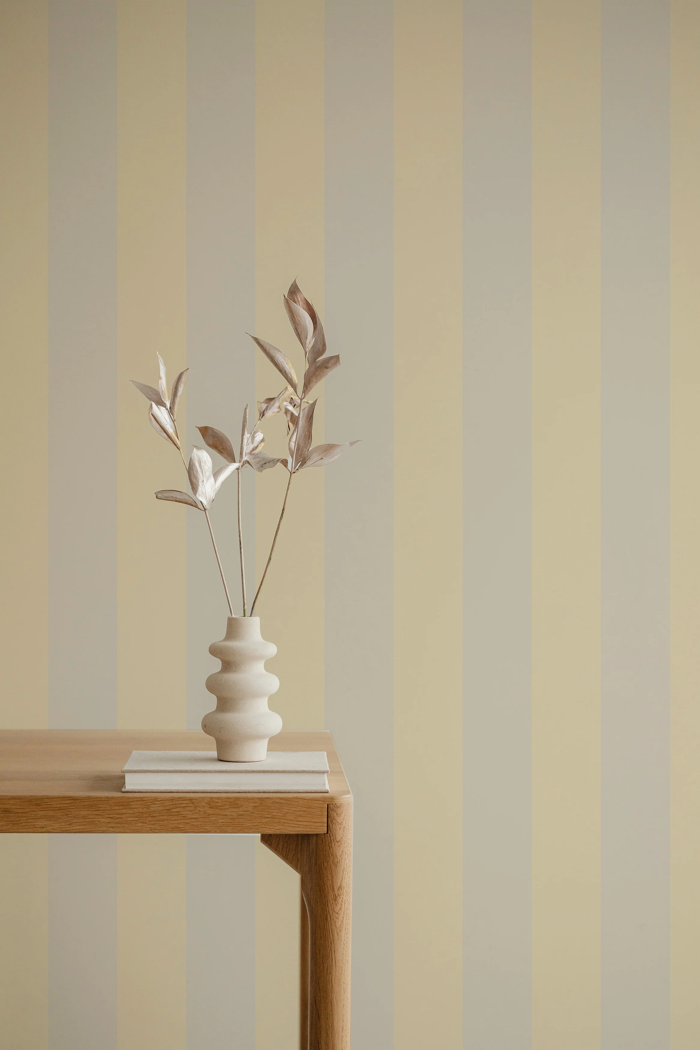 Papier peint à rayures scandinaves