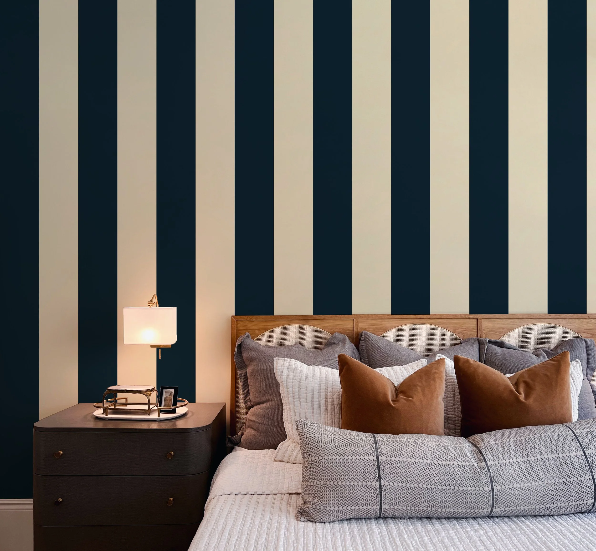 Papier peint à rayures basques — Paulette Interieurs - Marque de ...