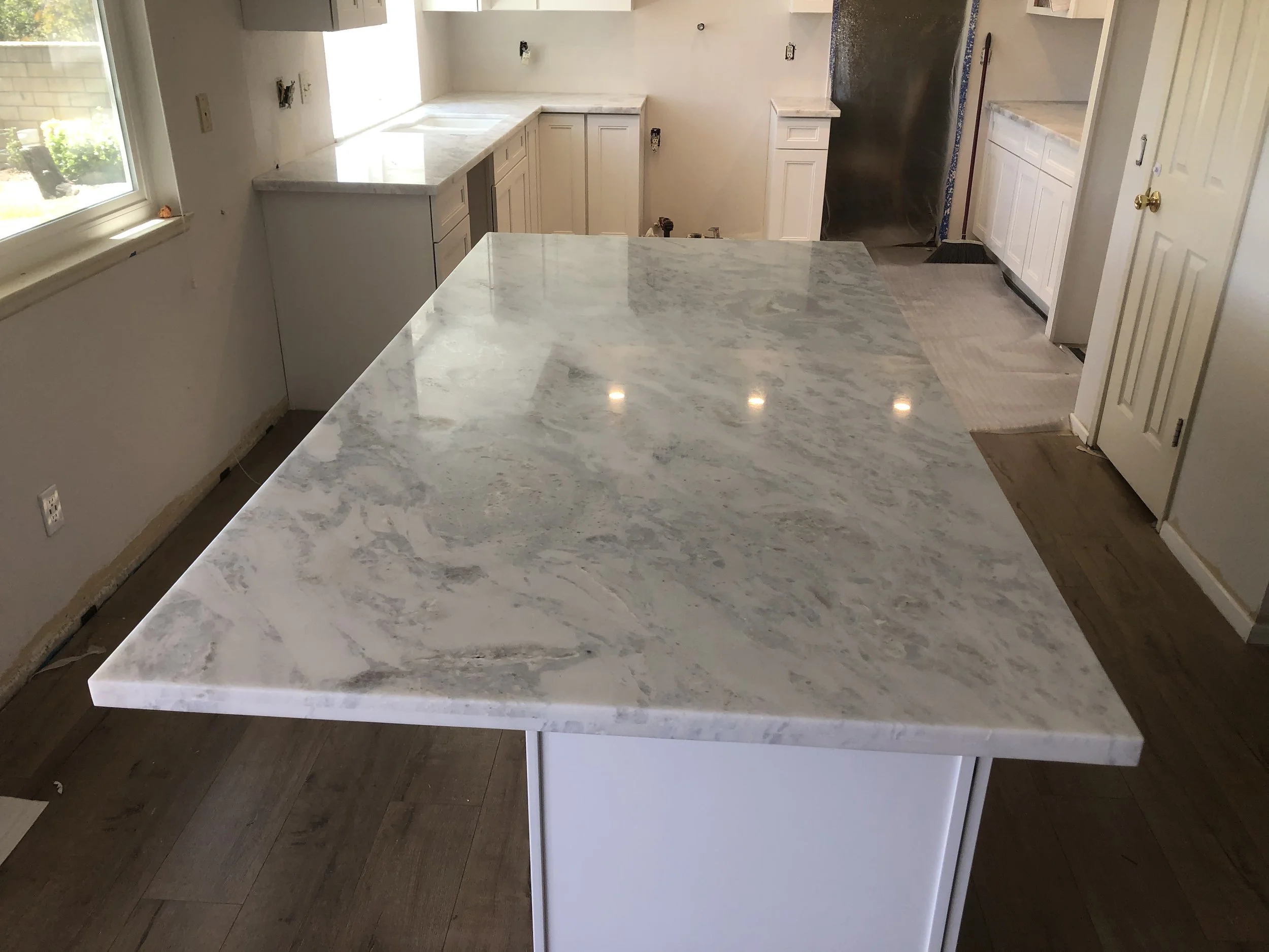 Snow — Granite & Cabinet Depot
