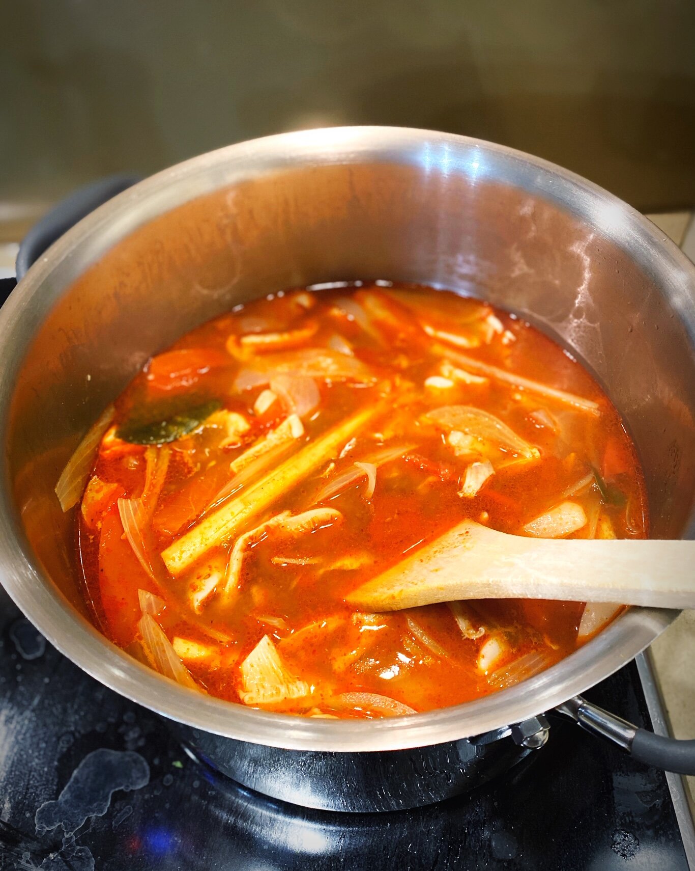 TOM YUM GOONG — LAZY LADY FARMER